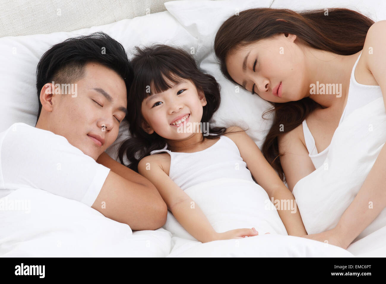 Family of three people sleeping in one bed hi-res stock photography and ...
