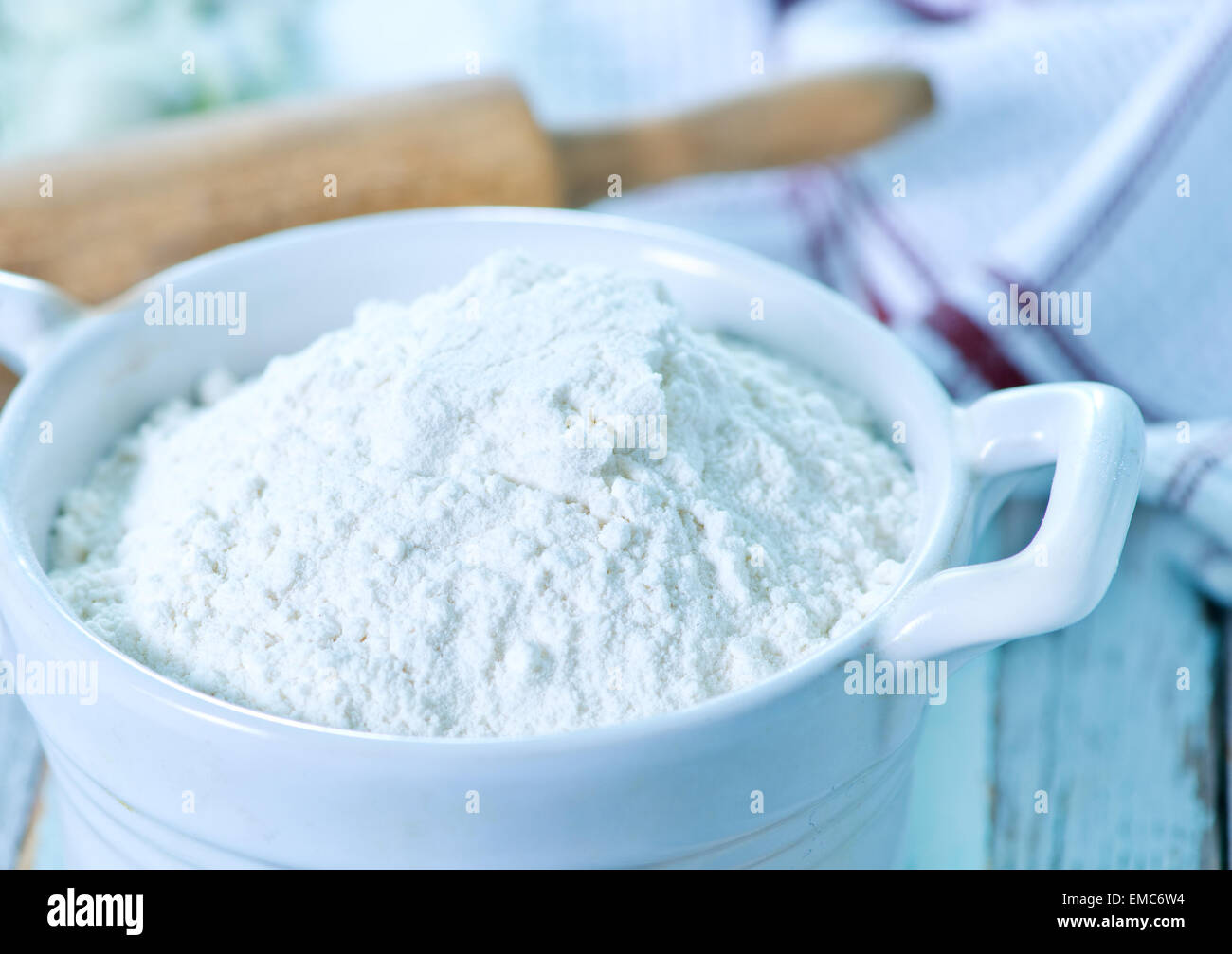 Fresh ground rye flour hi-res stock photography and images - Alamy