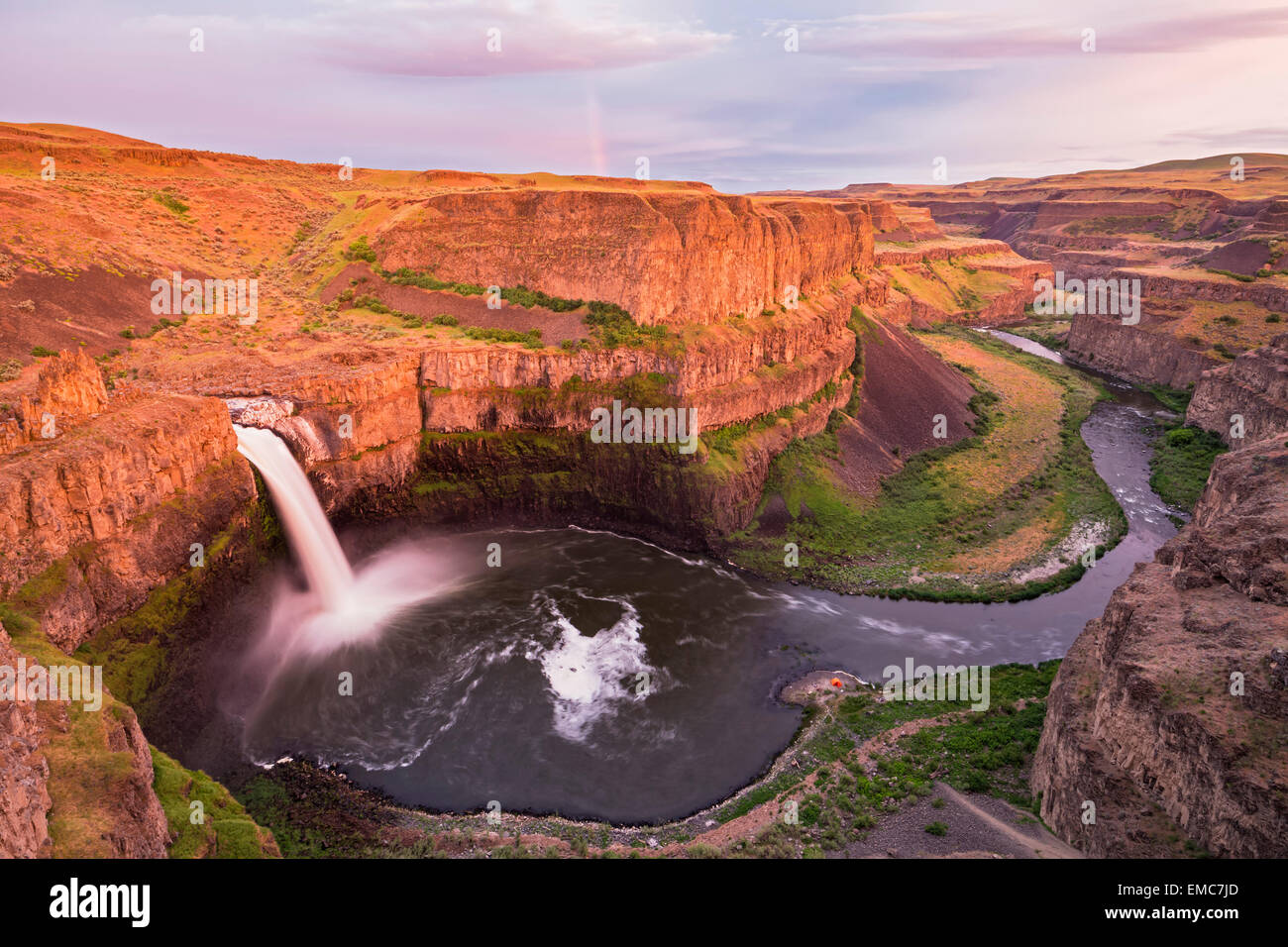 USA, Washington State, Palouse, Palouse River, Palouse Falls, tent on ...