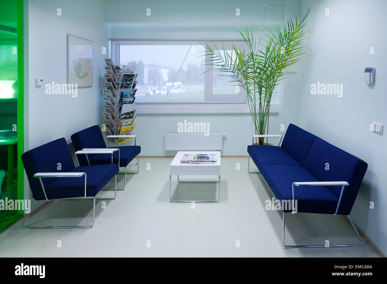Waiting area in a modern building Stock Photo - Alamy