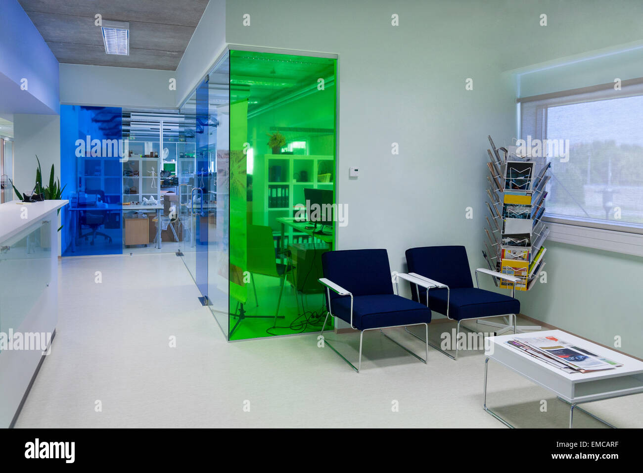Waiting area in a modern building Stock Photo - Alamy