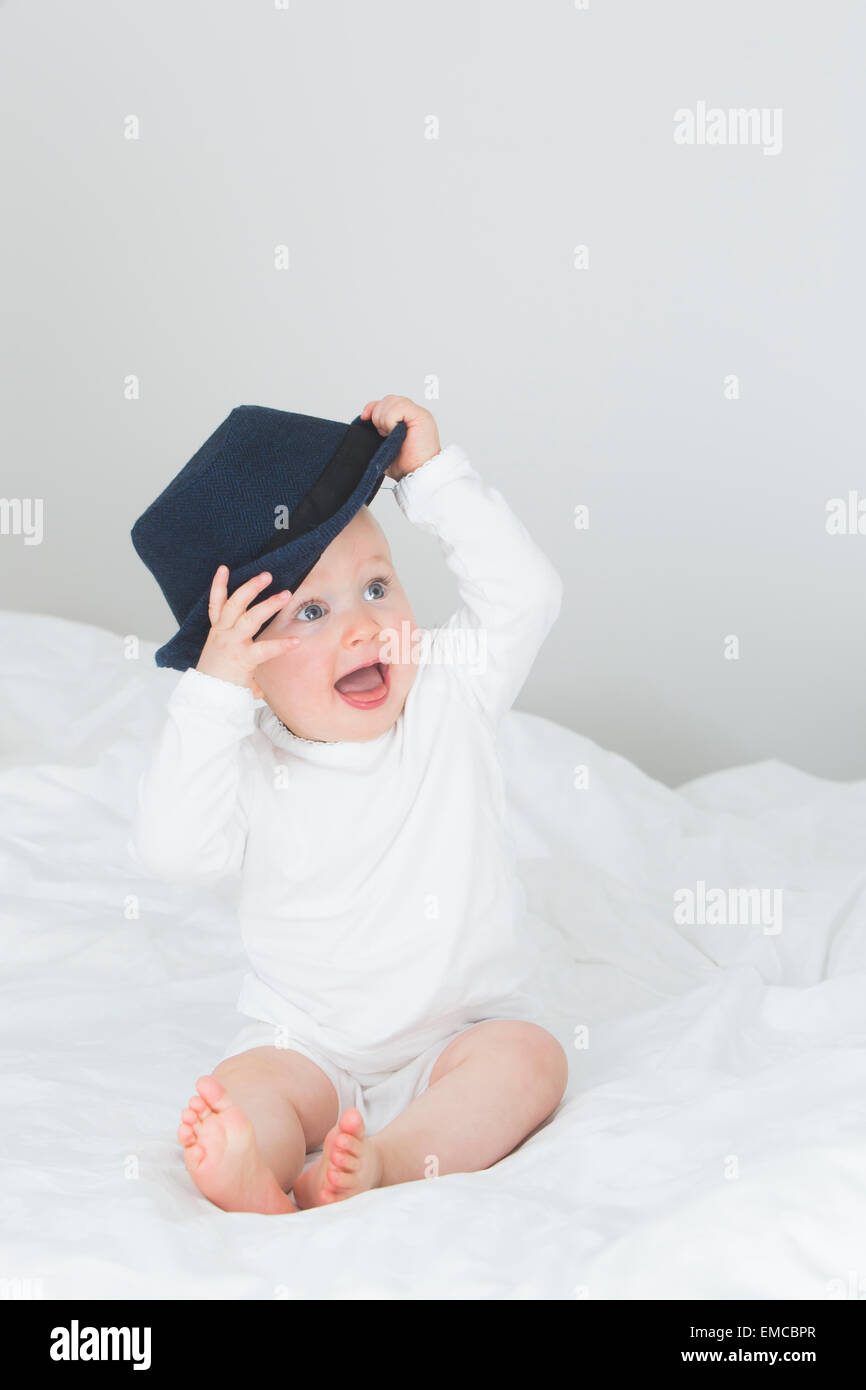Baby girl with oversized hat Stock Photo - Alamy