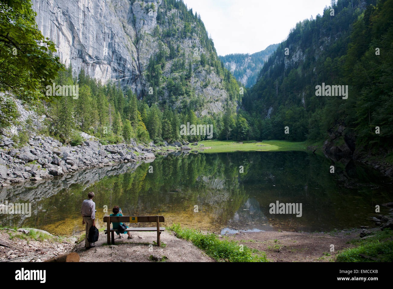 Wanderer am Kammersee, Traunursprung, Toplitzsee, Steiermark ...