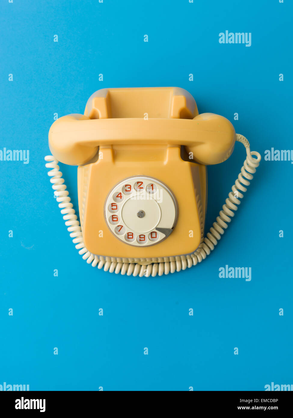 Old fashioned yellow rotary telephone hi-res stock photography and ...
