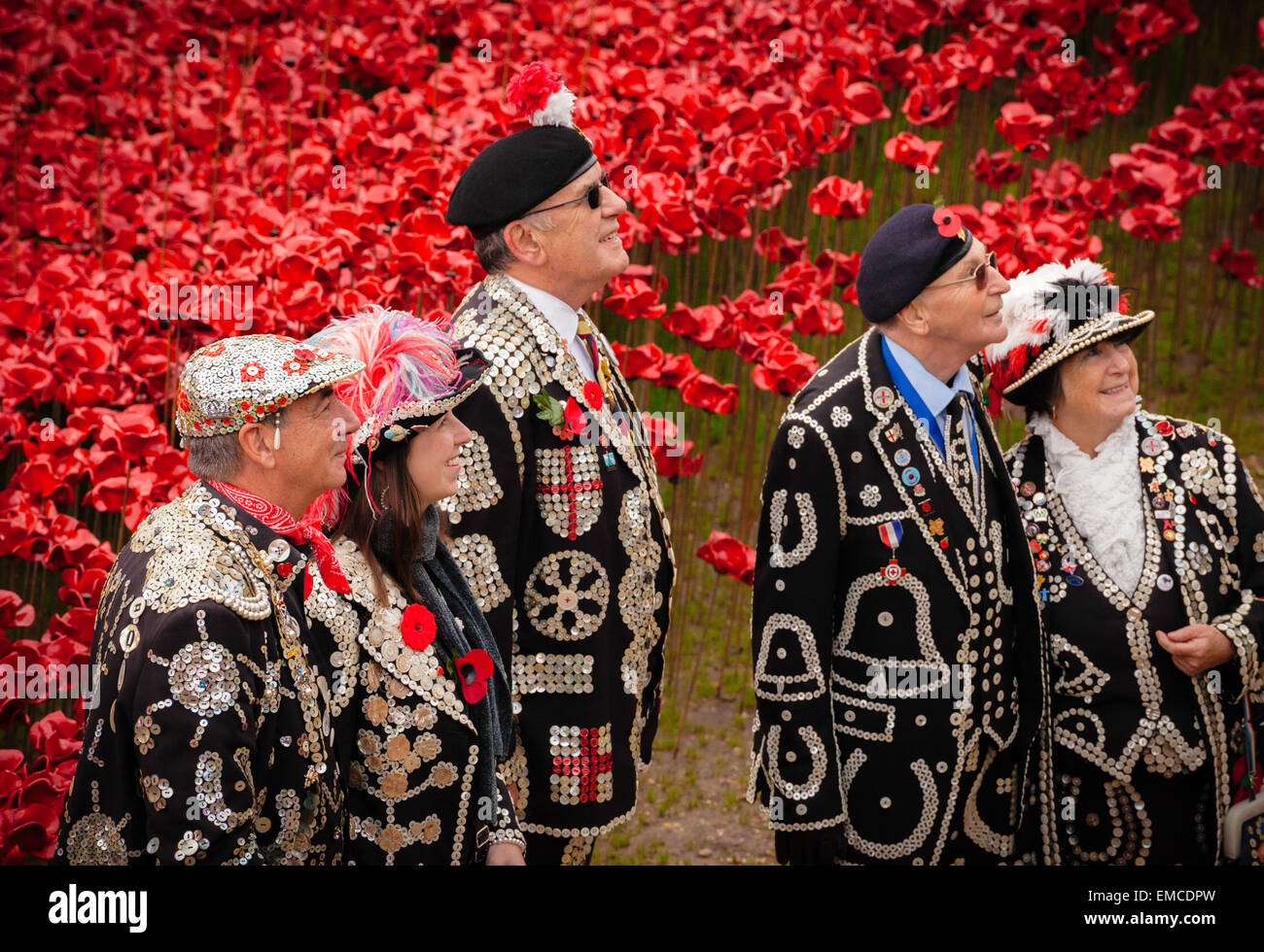 Traditional cockney costume hi-res stock photography and images - Alamy