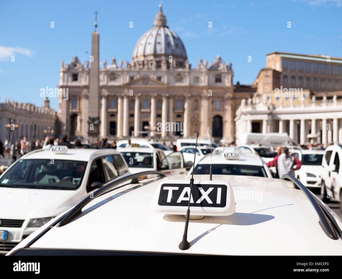 Cabs in front of st peters basilica hi-res stock photography and images ...