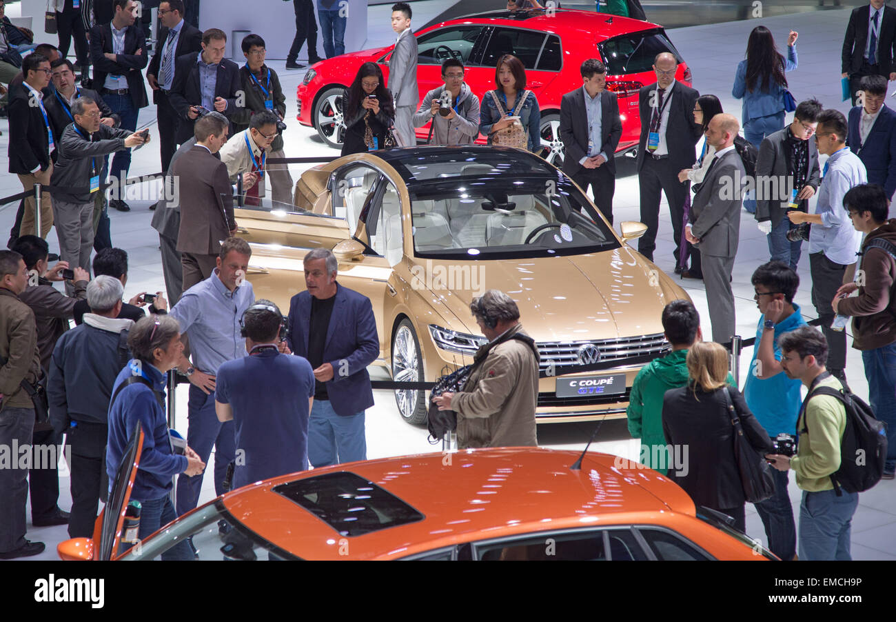 China auto show models hi-res stock photography and images - Alamy