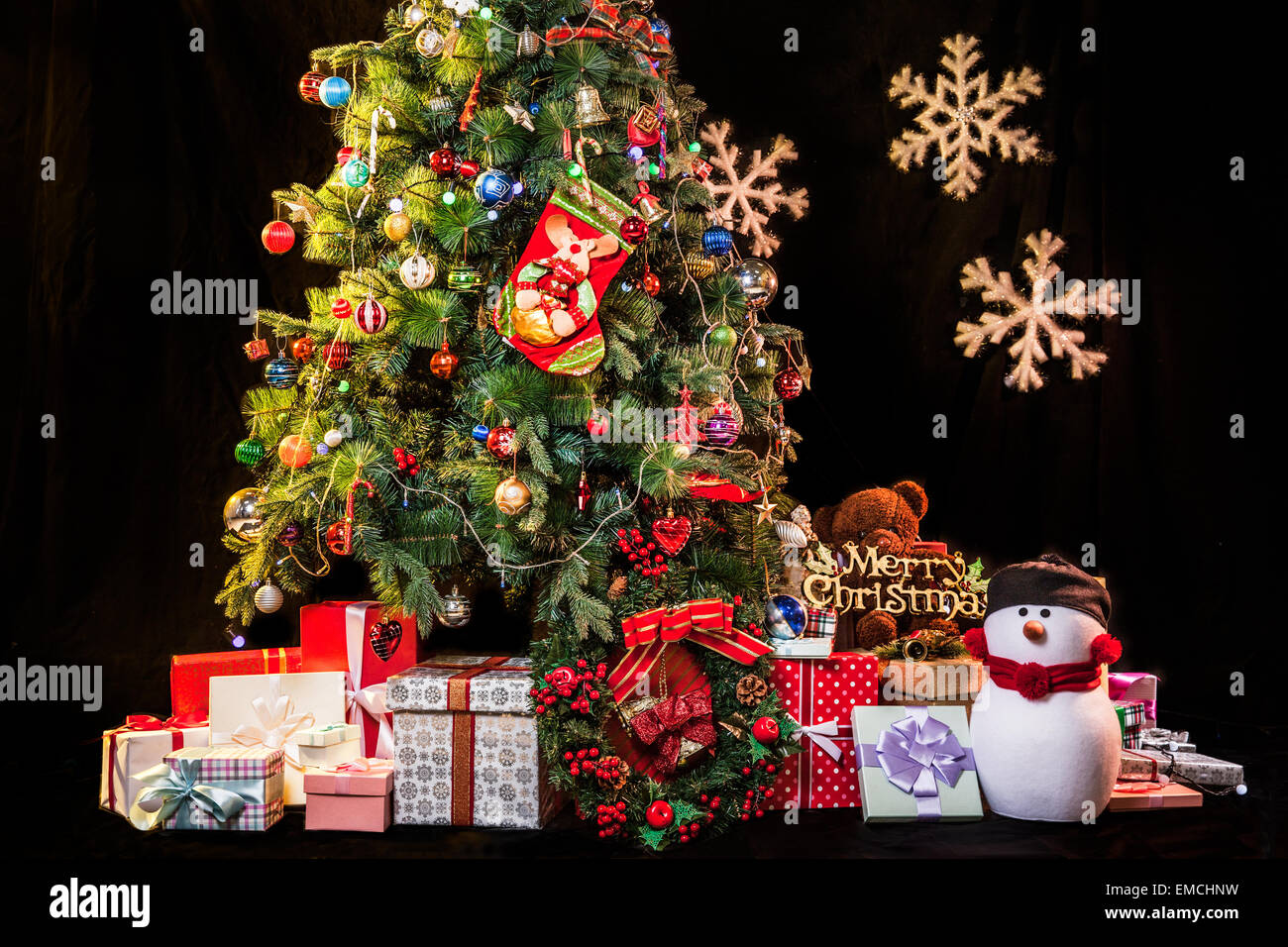 Packing decorations hi-res stock photography and images - Alamy