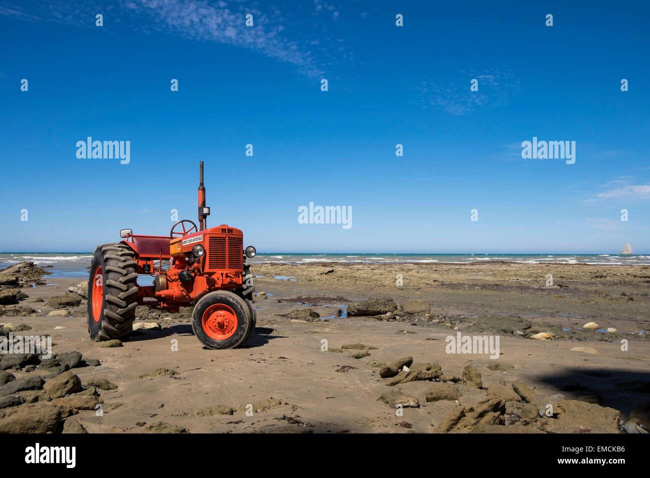 Tractors on a beach hi-res stock photography and images - Alamy