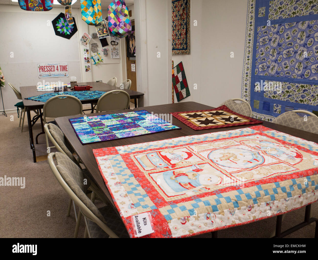 View of a quilting classroom in a quilting shop Stock Photo - Alamy