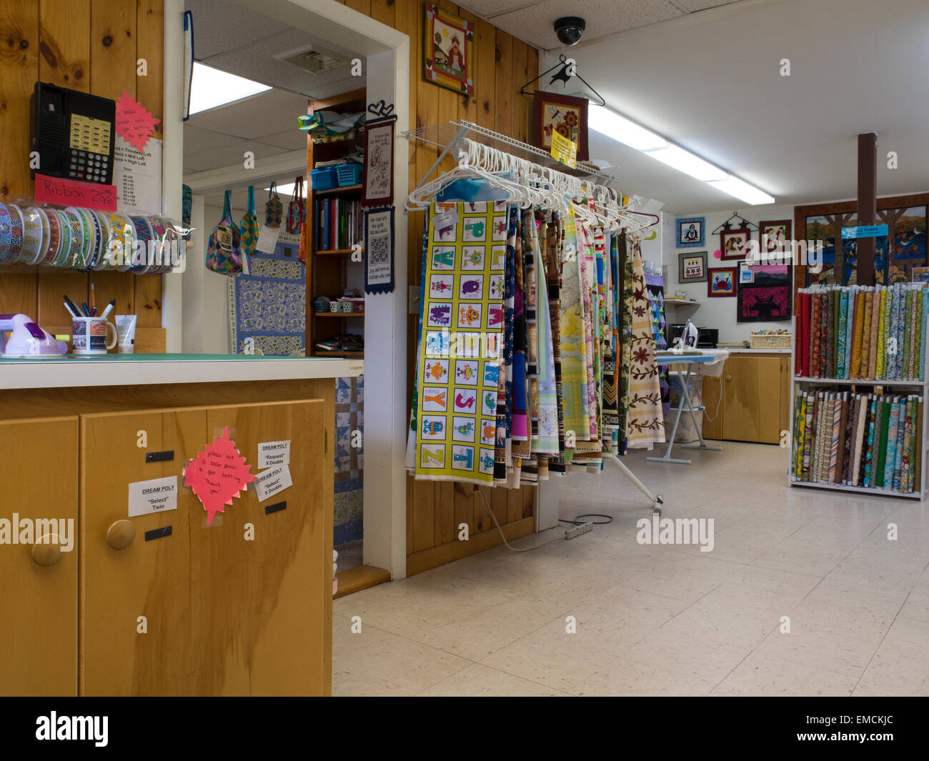 Home economics class sewing hi-res stock photography and images - Alamy