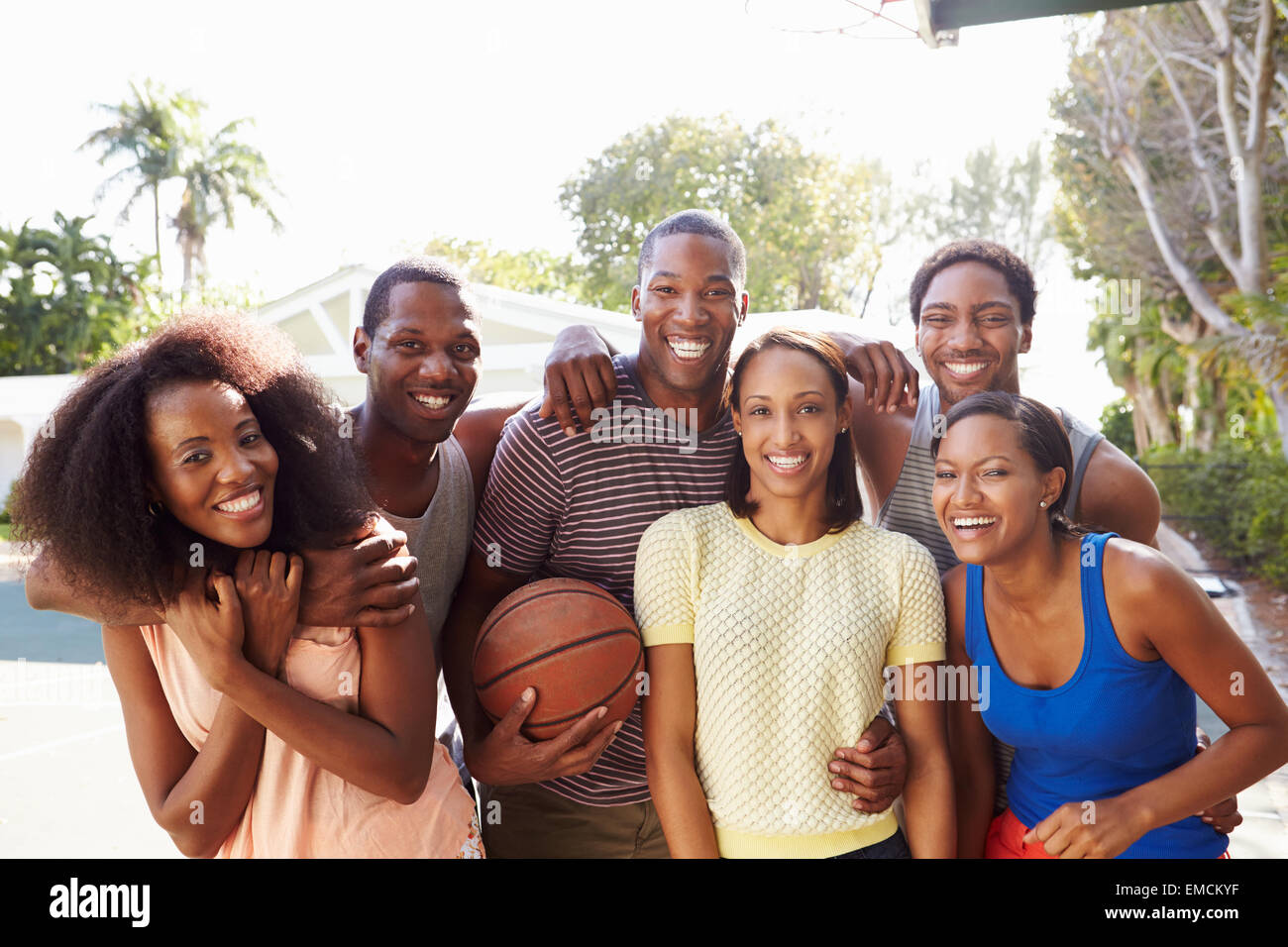 Full length portrait basketball hi-res stock photography and images - Alamy