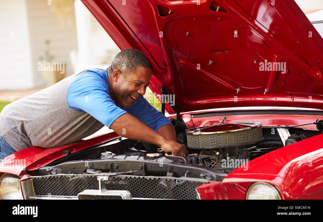 African man working on car engine hi-res stock photography and images ...