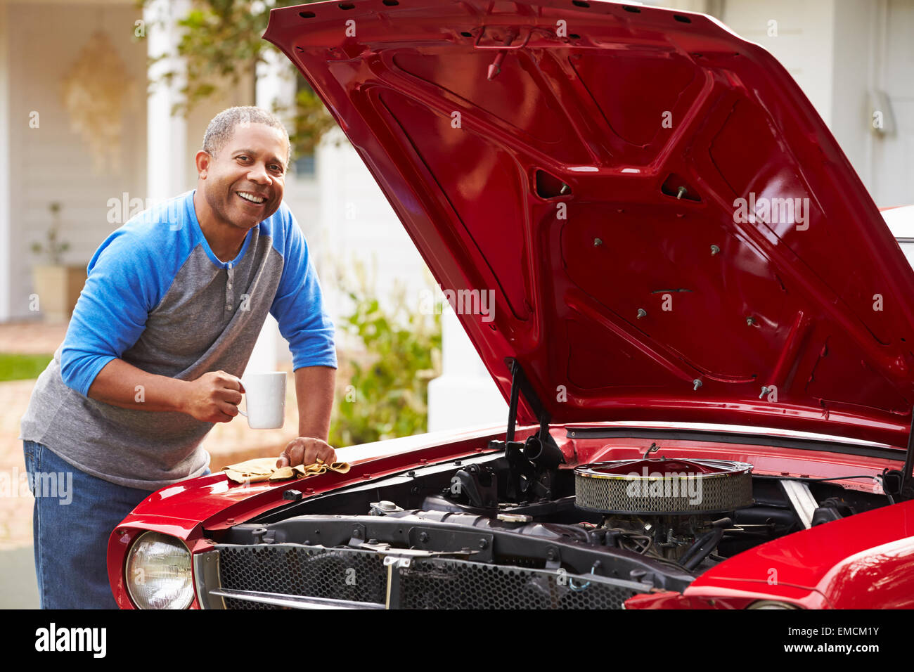 African man working on car engine hi-res stock photography and images ...