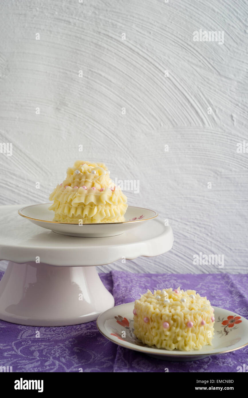 Small tartlets with buttercream Stock Photo - Alamy