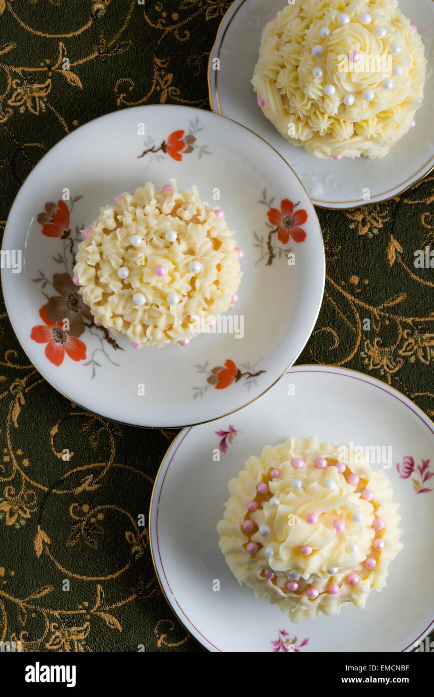 Small tartlets with buttercream Stock Photo - Alamy