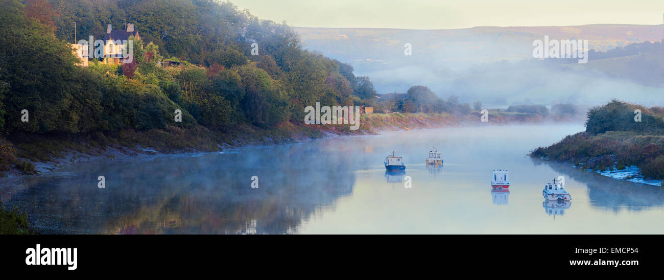River usk boats hi-res stock photography and images - Alamy