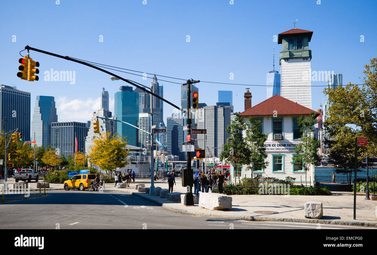 USA, New York, Brooklyn Bridge Park, Fulton Ferry Pier with the ...