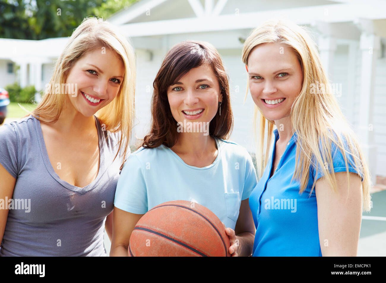 Portrait Of Young Women Playing Basketball Match Stock Photo - Alamy