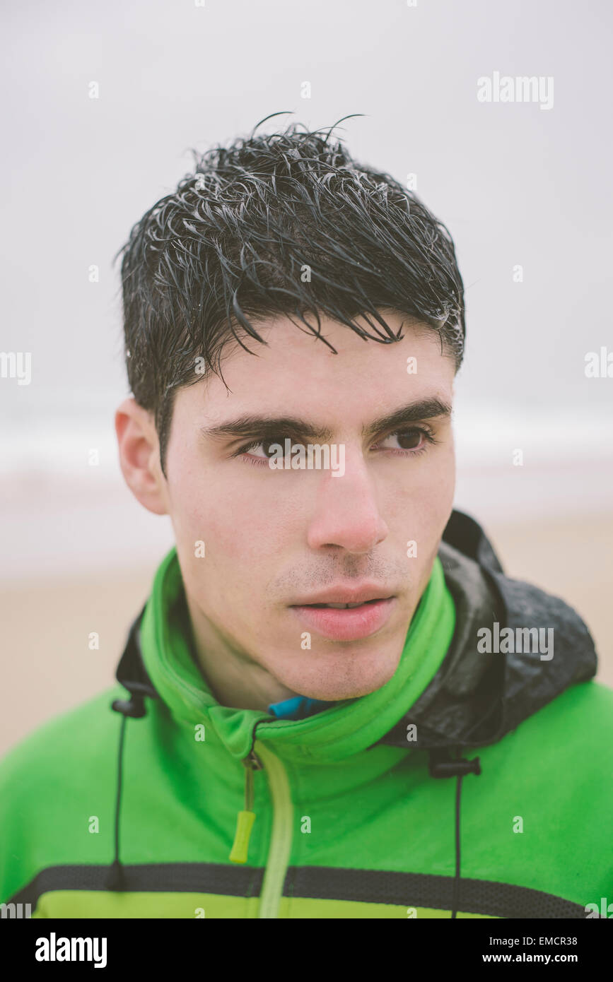 Jogging men rain hi-res stock photography and images - Alamy