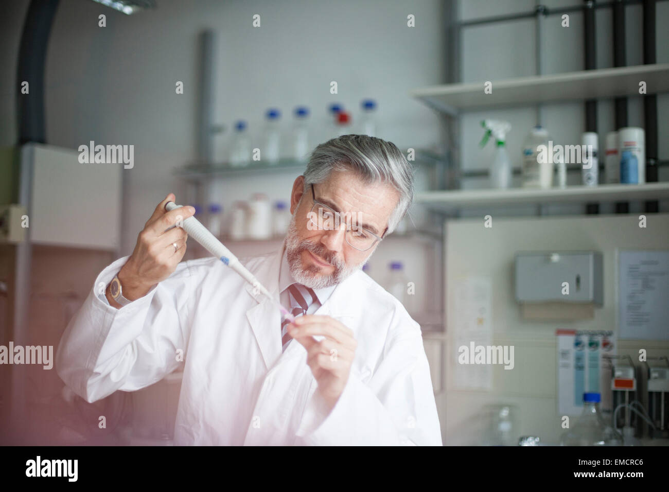 Full test tube hi-res stock photography and images - Alamy