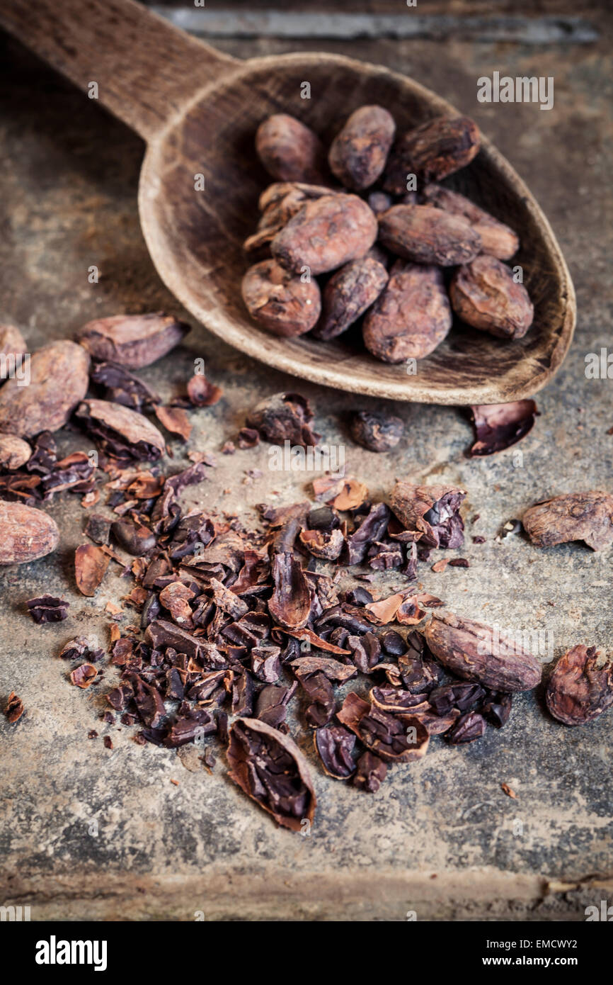 Crushed and whole cocoa beans Stock Photo - Alamy