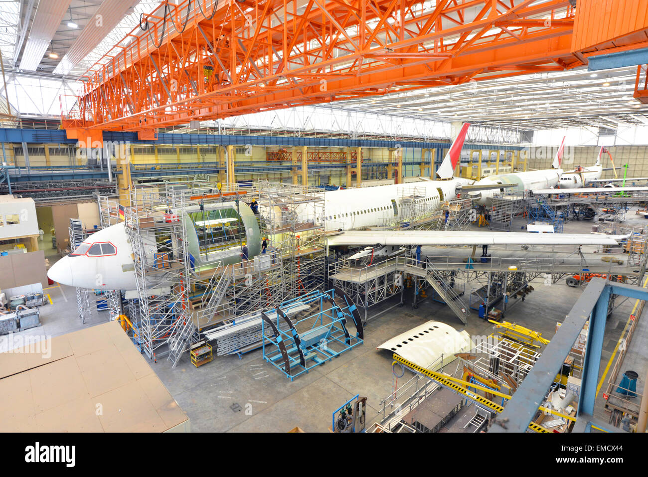 Airplane construction in a hangar Stock Photo - Alamy