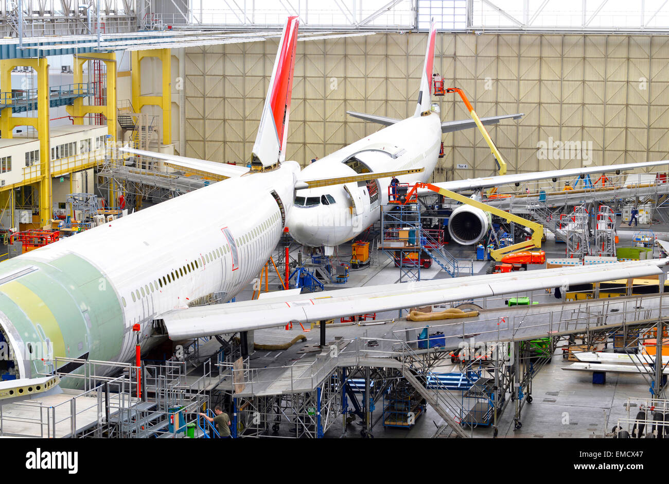 Airplane construction in a hangar Stock Photo - Alamy