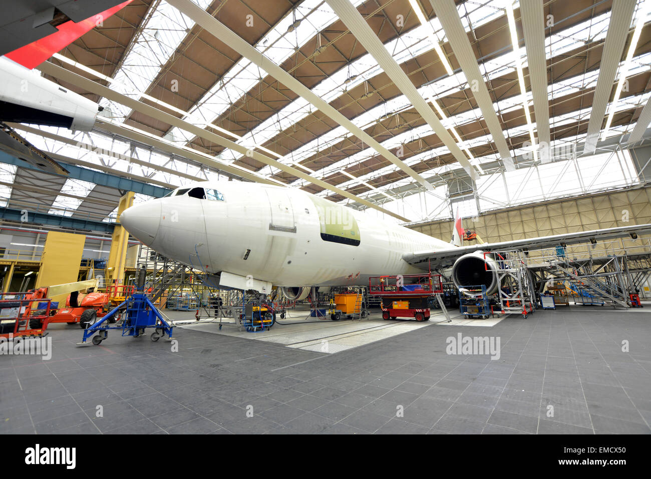 Airplane construction in a hangar Stock Photo - Alamy
