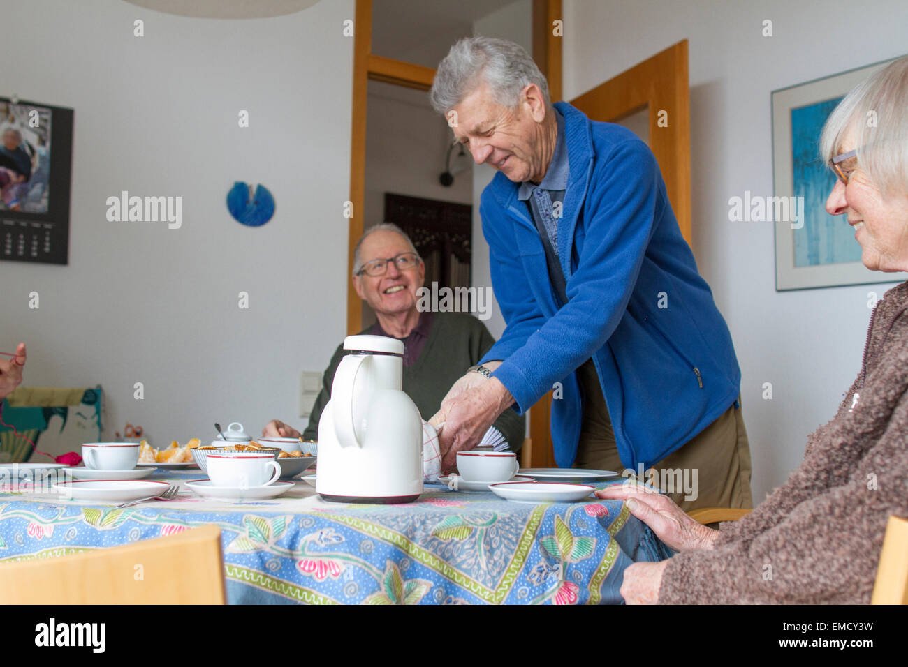 Flat sharing community hi-res stock photography and images - Alamy