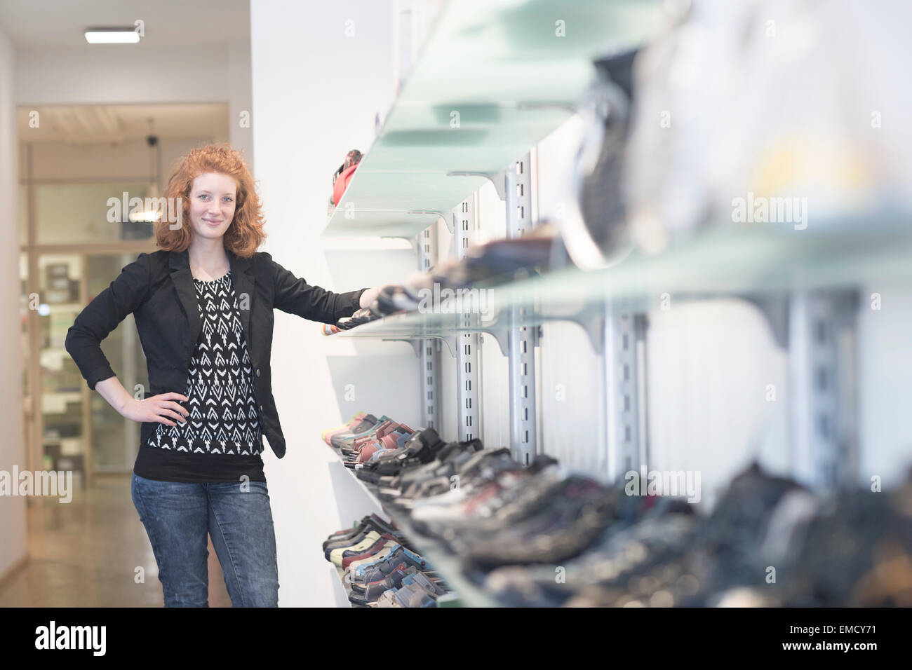 Woman shoe assistant hi-res stock photography and images - Alamy