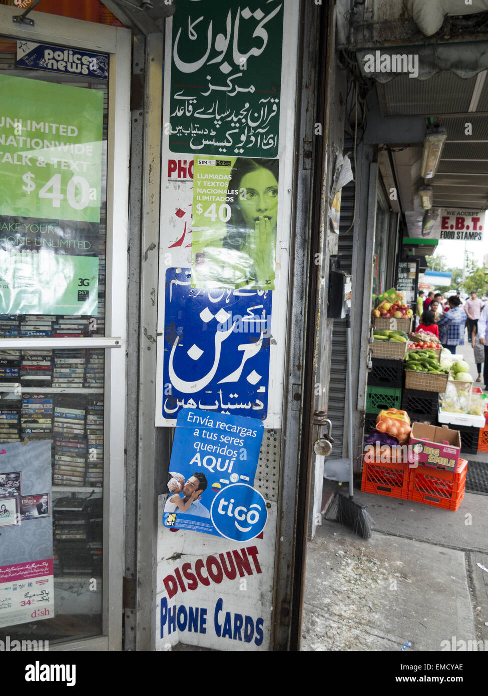 Spanish store signs new york High Resolution Stock Photography and ...