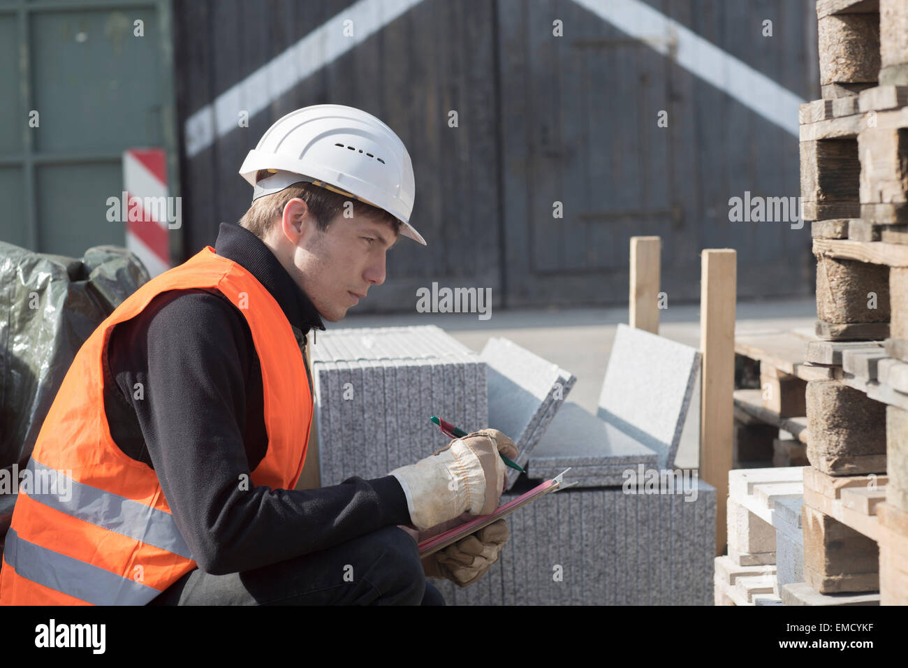 Construction worker with clipboard Stock Photo - Alamy