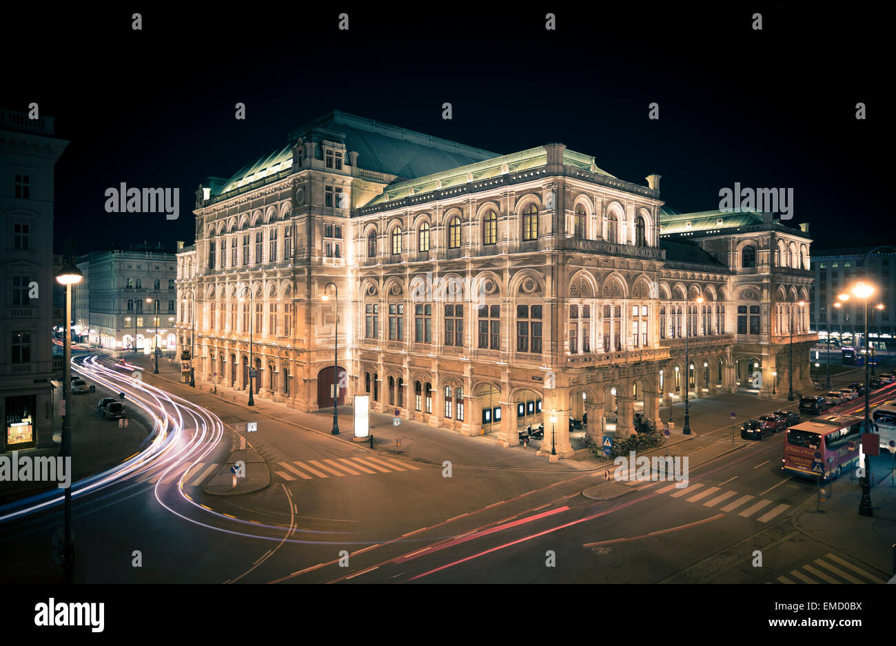 Austria, Vienna lighted state opera by night Stock Photo - Alamy