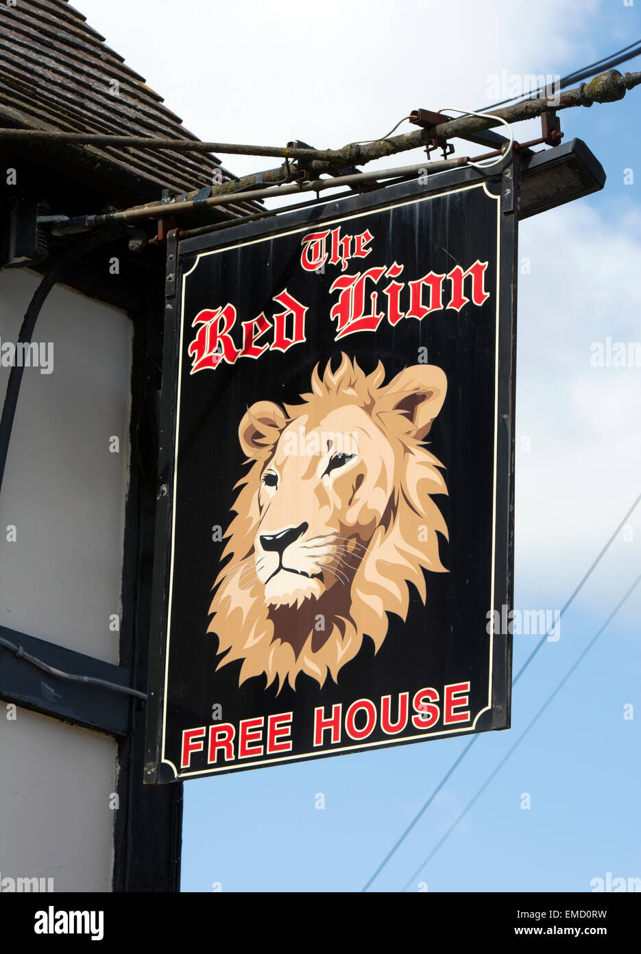 Red lion pub sign hi-res stock photography and images - Alamy