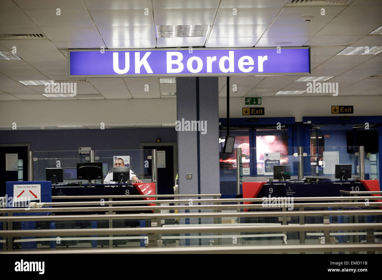 Passport control. HM UK Border Agency, Manchester Airport Stock Photo ...