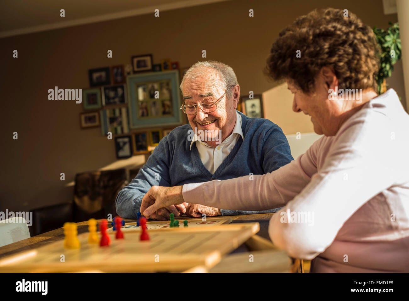 Old ludo game hi-res stock photography and images - Alamy