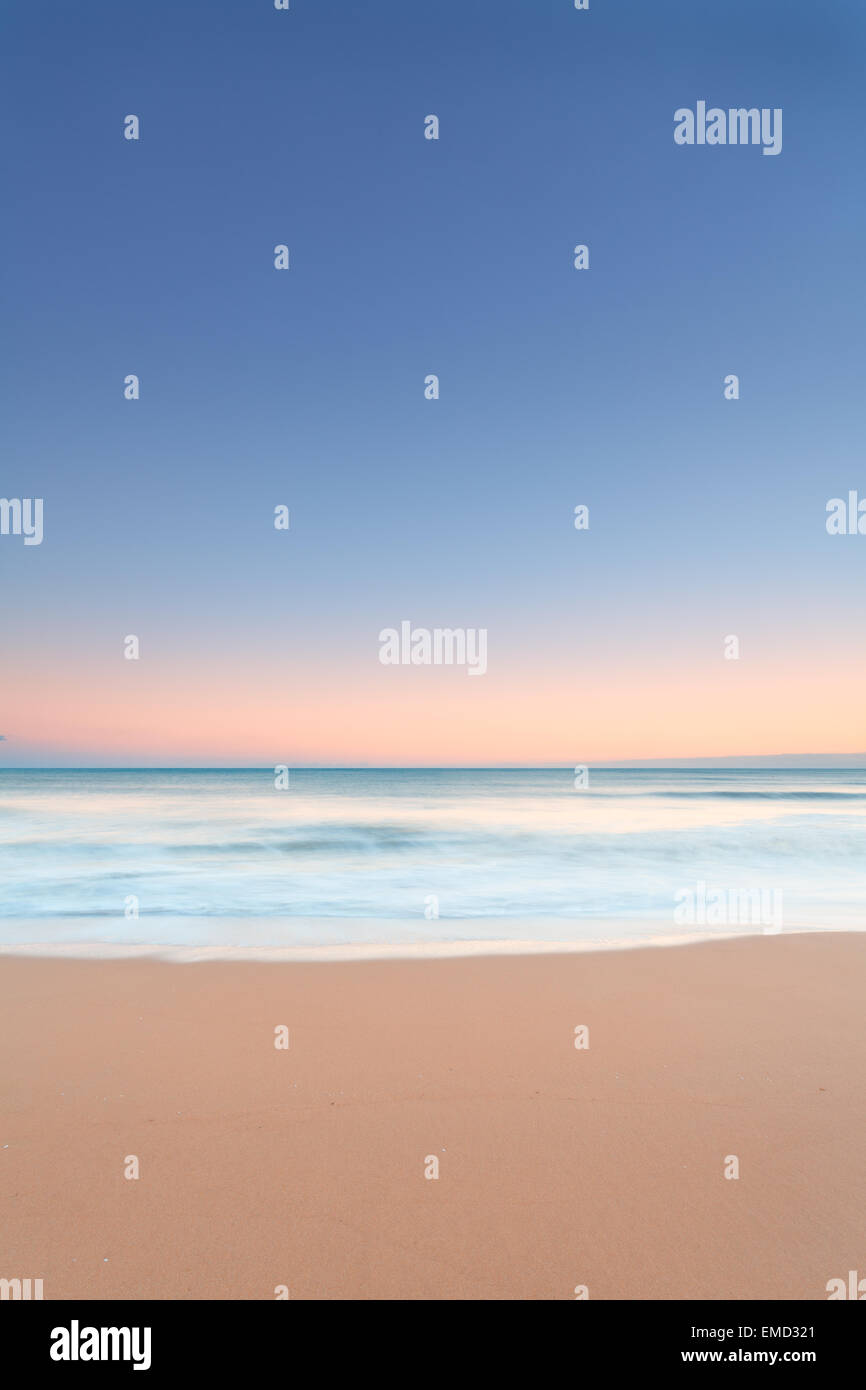 Minimalist sea hi-res stock photography and images - Alamy