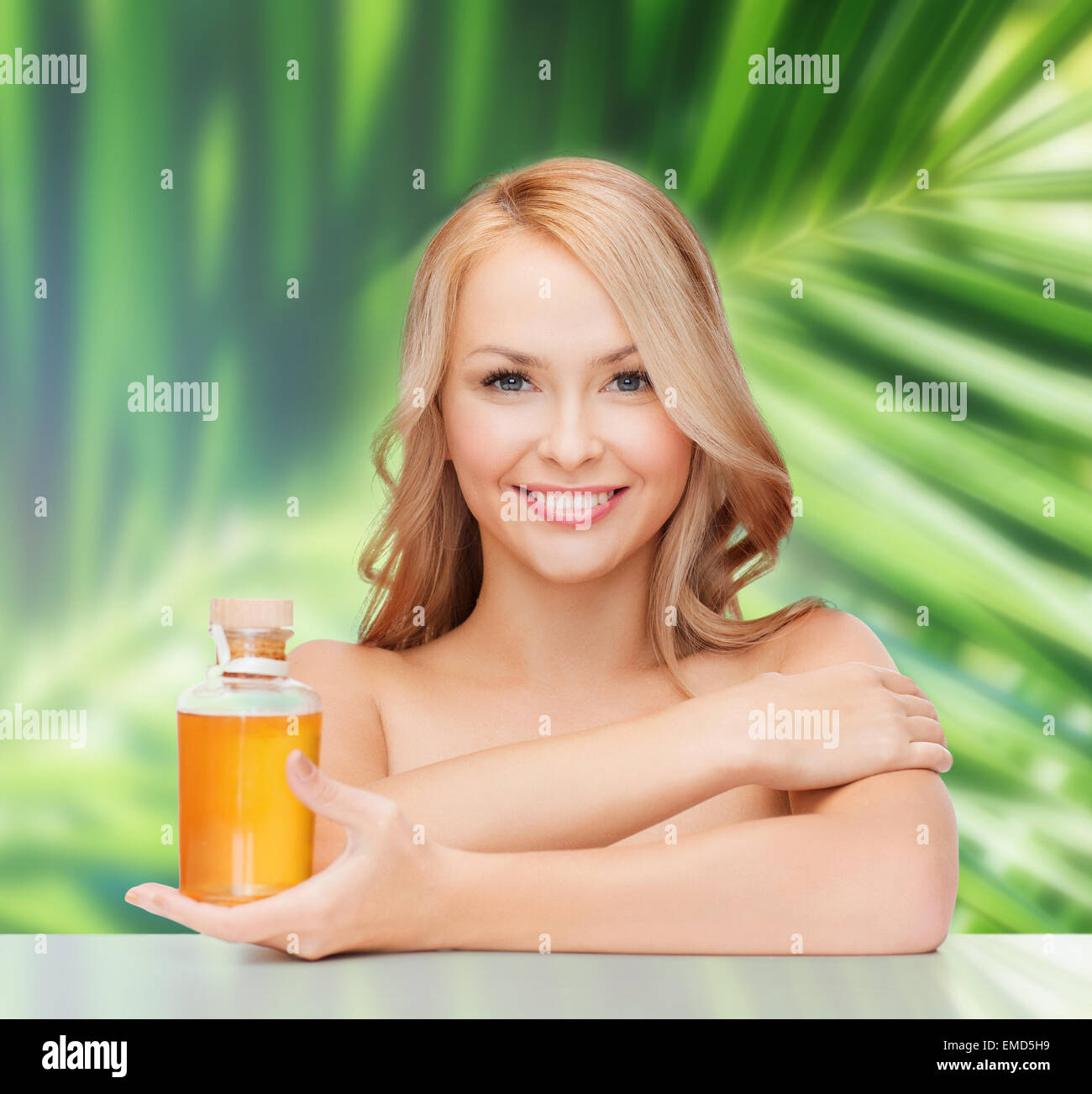 Shampoo bottle woman hi-res stock photography and images - Alamy