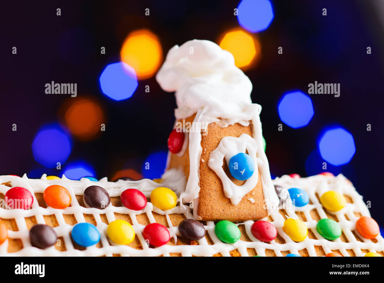 Closeup of gingerbread house roof Stock Photo - Alamy