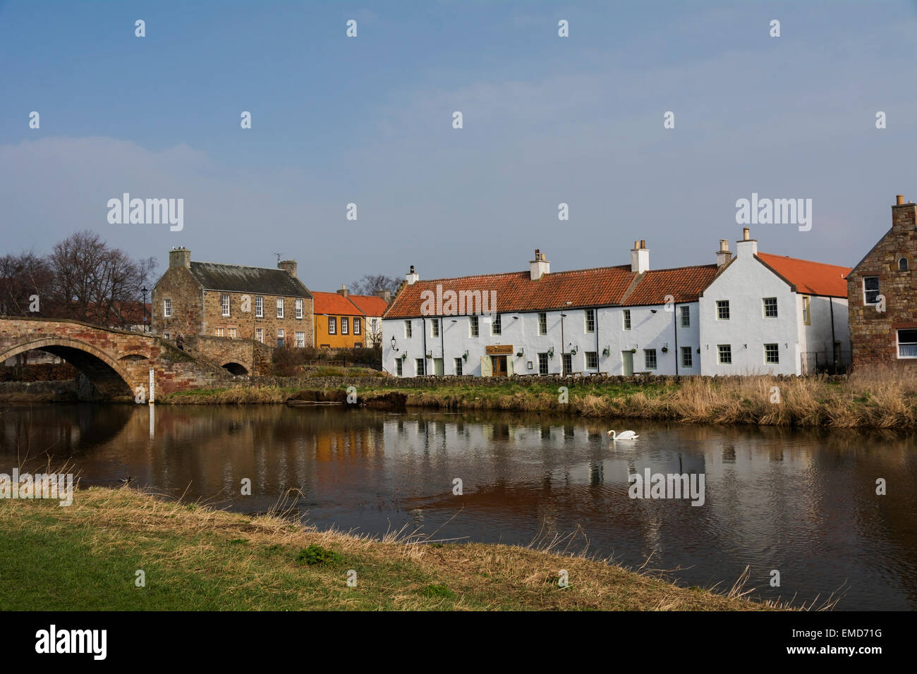 The Nungate Bridge and Waterside Bistro on the River Tyne at Haddington ...