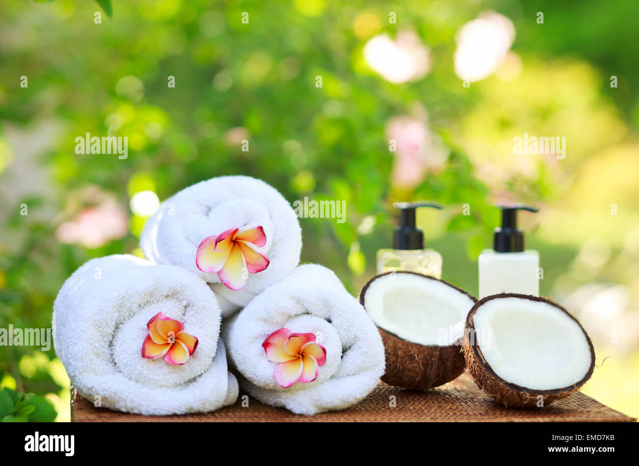 Coconut white towel tropical hi-res stock photography and images - Alamy