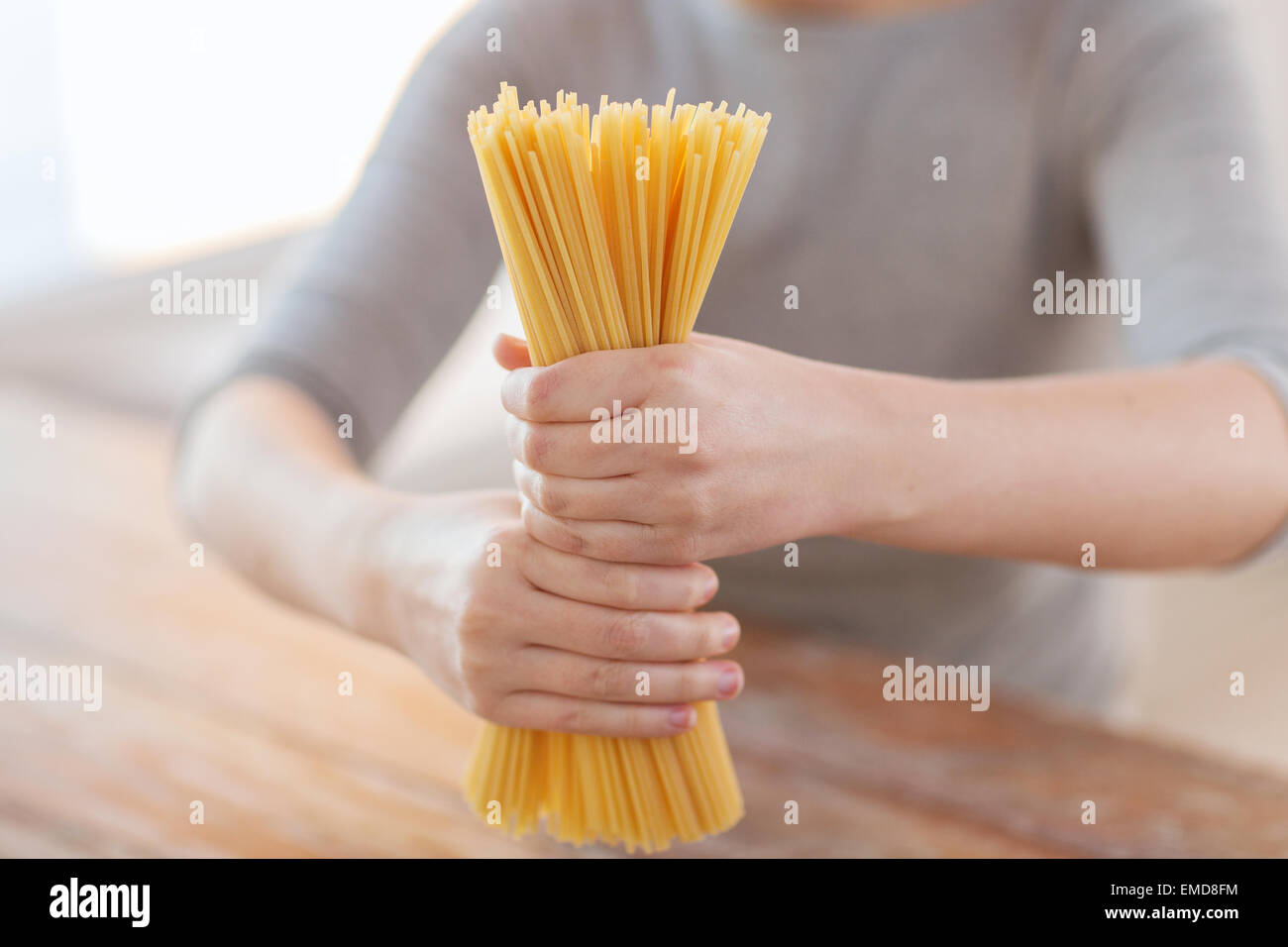 close up of female hands holding spaghetti pasta Stock Photo - Alamy