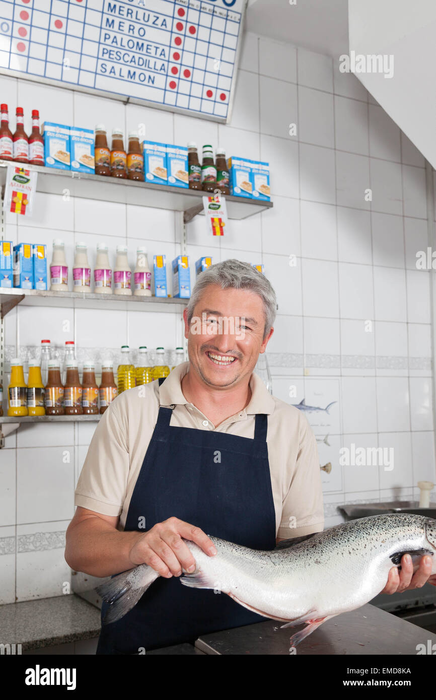 Seller man of a fish market Stock Photo - Alamy