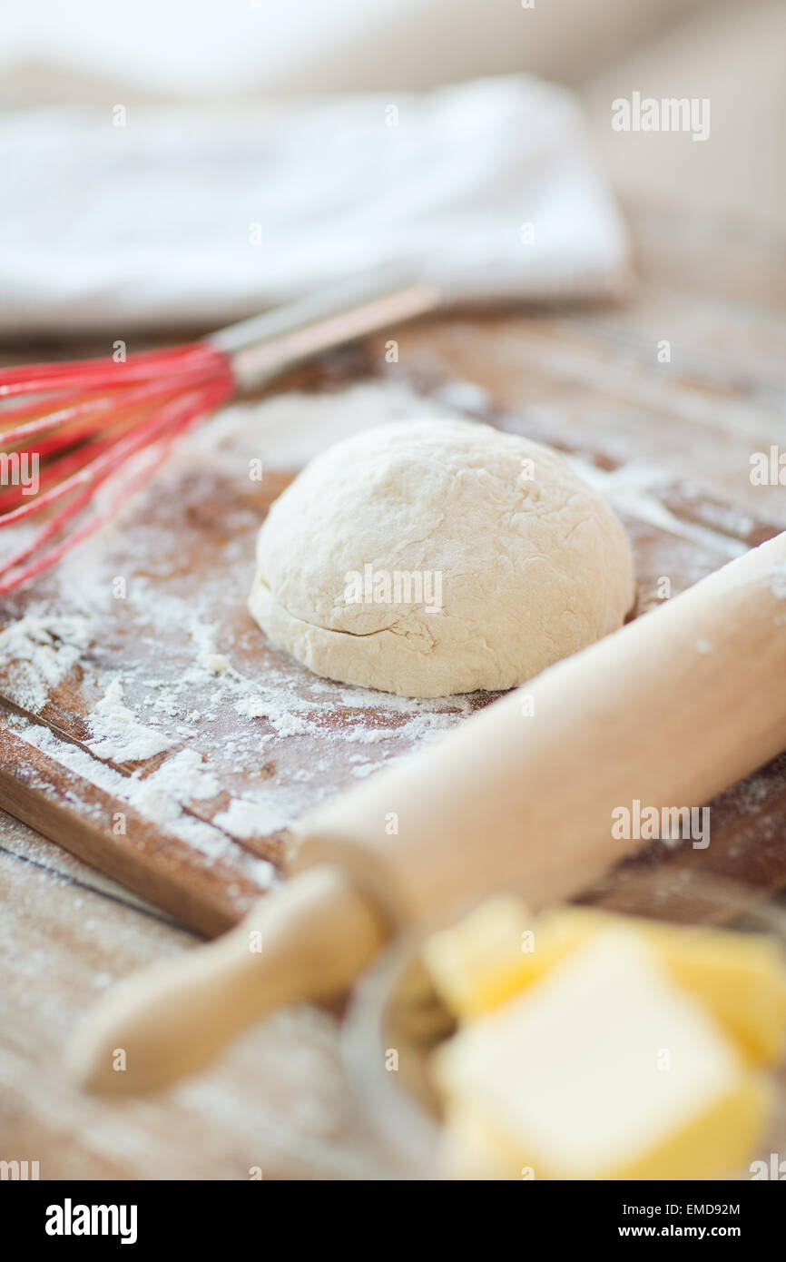 Cutting bread chef home made hi-res stock photography and images - Alamy