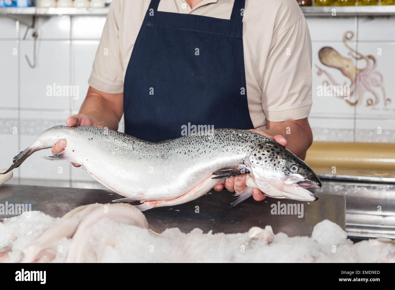 Seller man of a fish market Stock Photo - Alamy