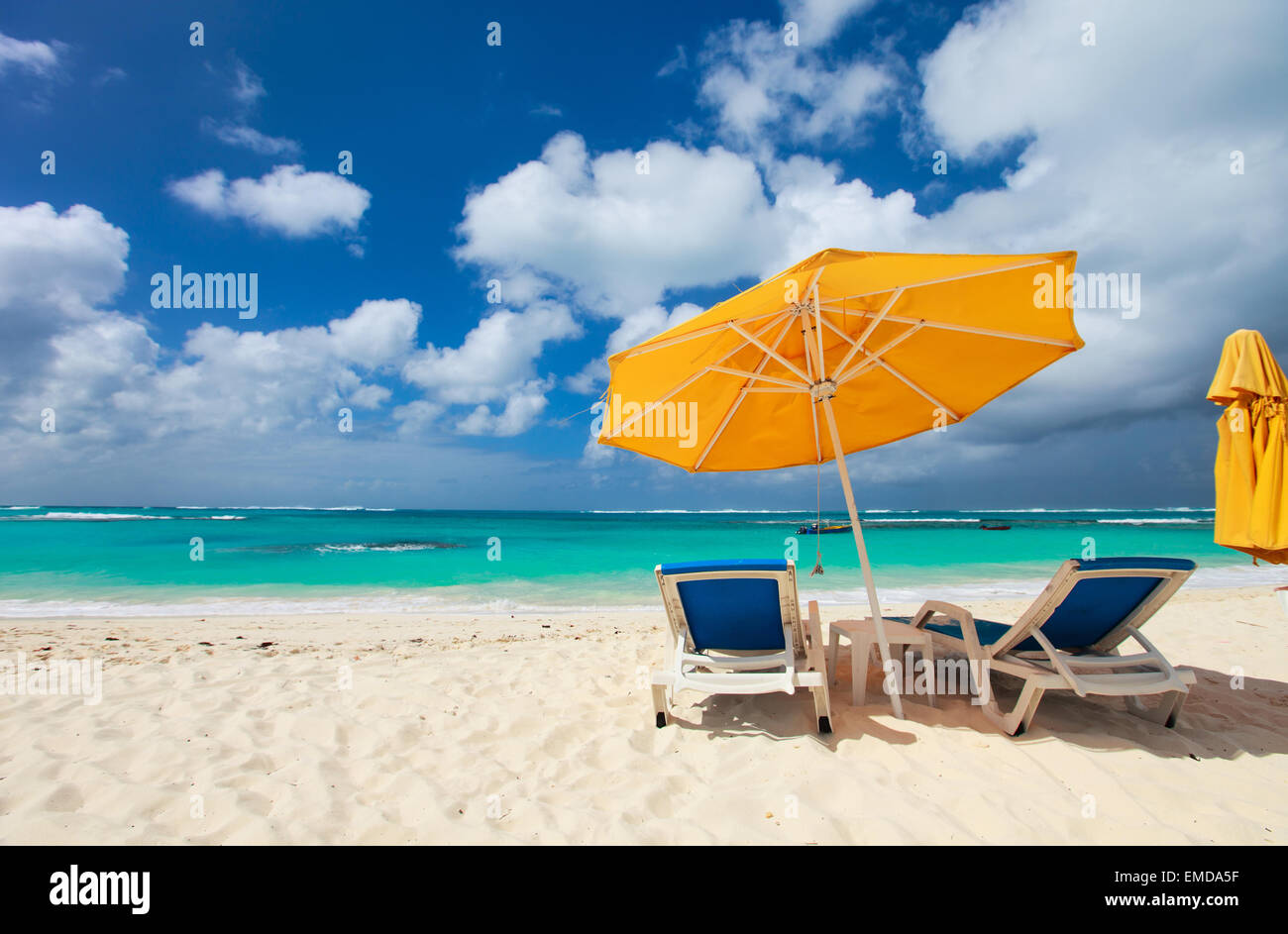 Beautiful Caribbean beach Stock Photo - Alamy