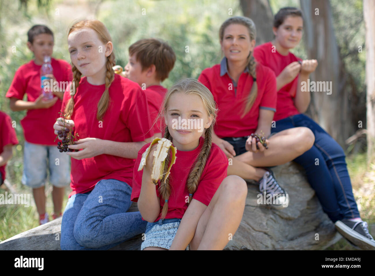 South Africa, Kids on field trip eating fruits for lunch Stock Photo ... South Africa, Kids on field trip eating fruits for lunch Stock Photo ...