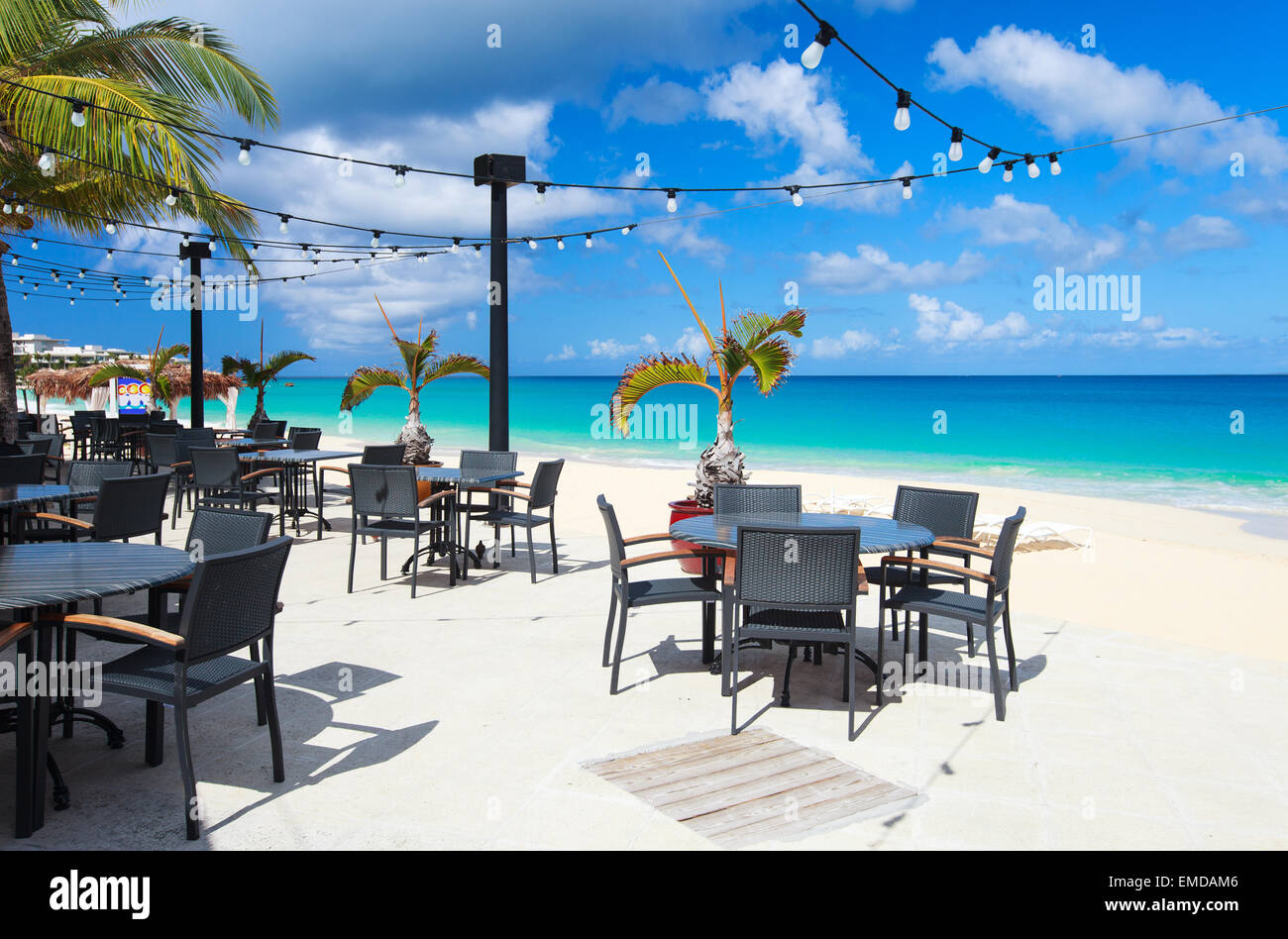 Empty beach restaurant hi-res stock photography and images - Alamy