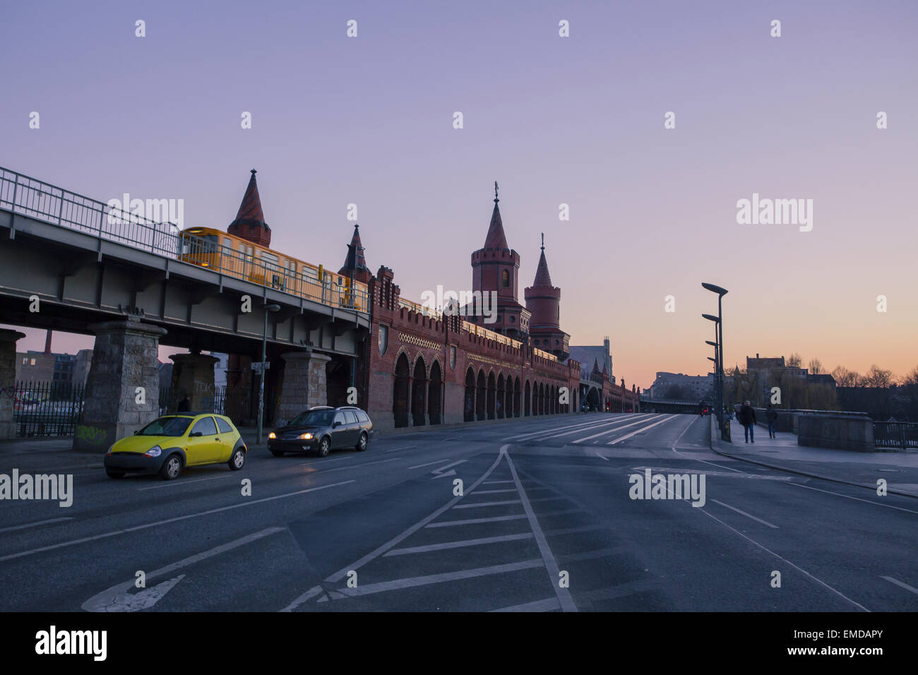 Germany, Berlin, view to Oberbaum Bridge at evening twilight Stock ...